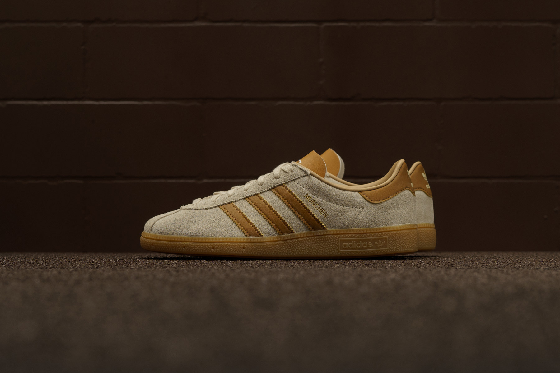 ADIDAS MUNCHEN | Klassikere fra Adidas finner du hos SKILLS - Sneaker ...