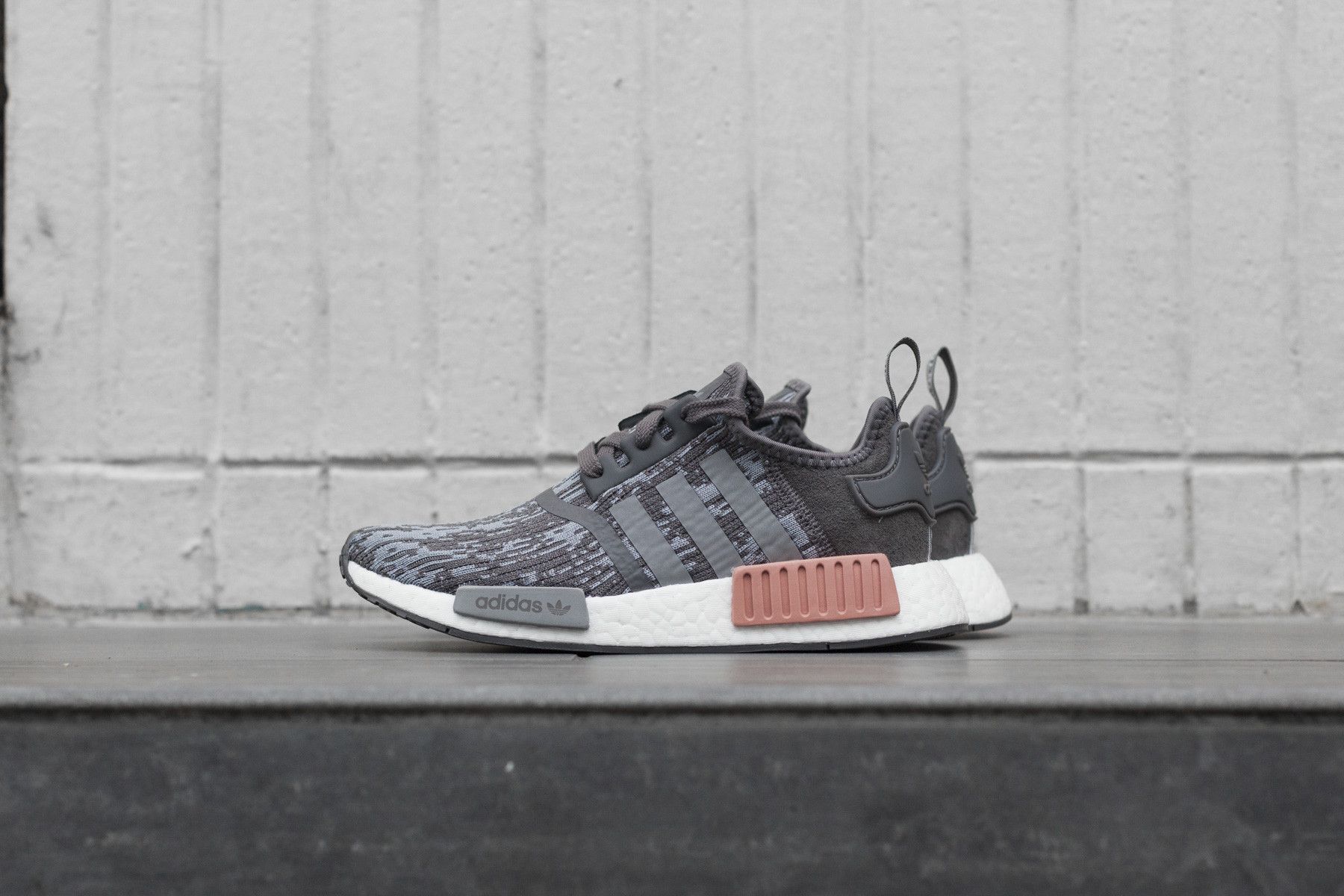 W Adidas NMD_R1 - Sneaker.no